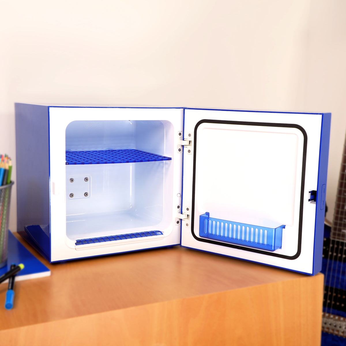 Sega Sonic the Hedgehog Mini Fridge Thermoelectric Cooler, 6.7L, AC/DC ...